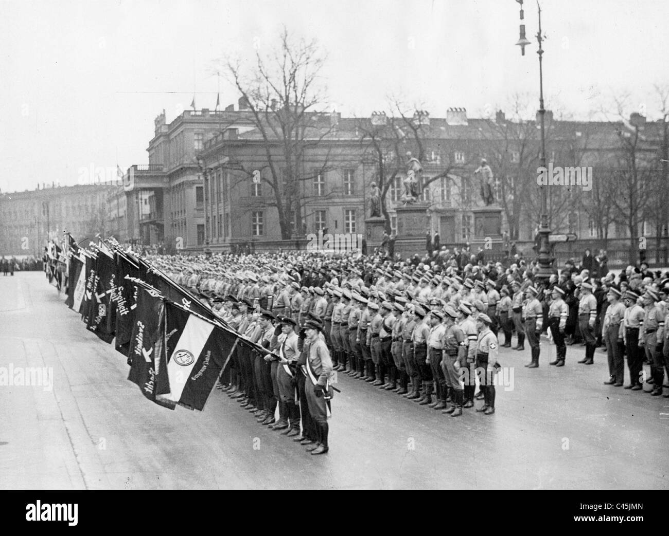 Parade der Bismarck Gruppen auf einem Parteitag von der DNVP in Berlin ...