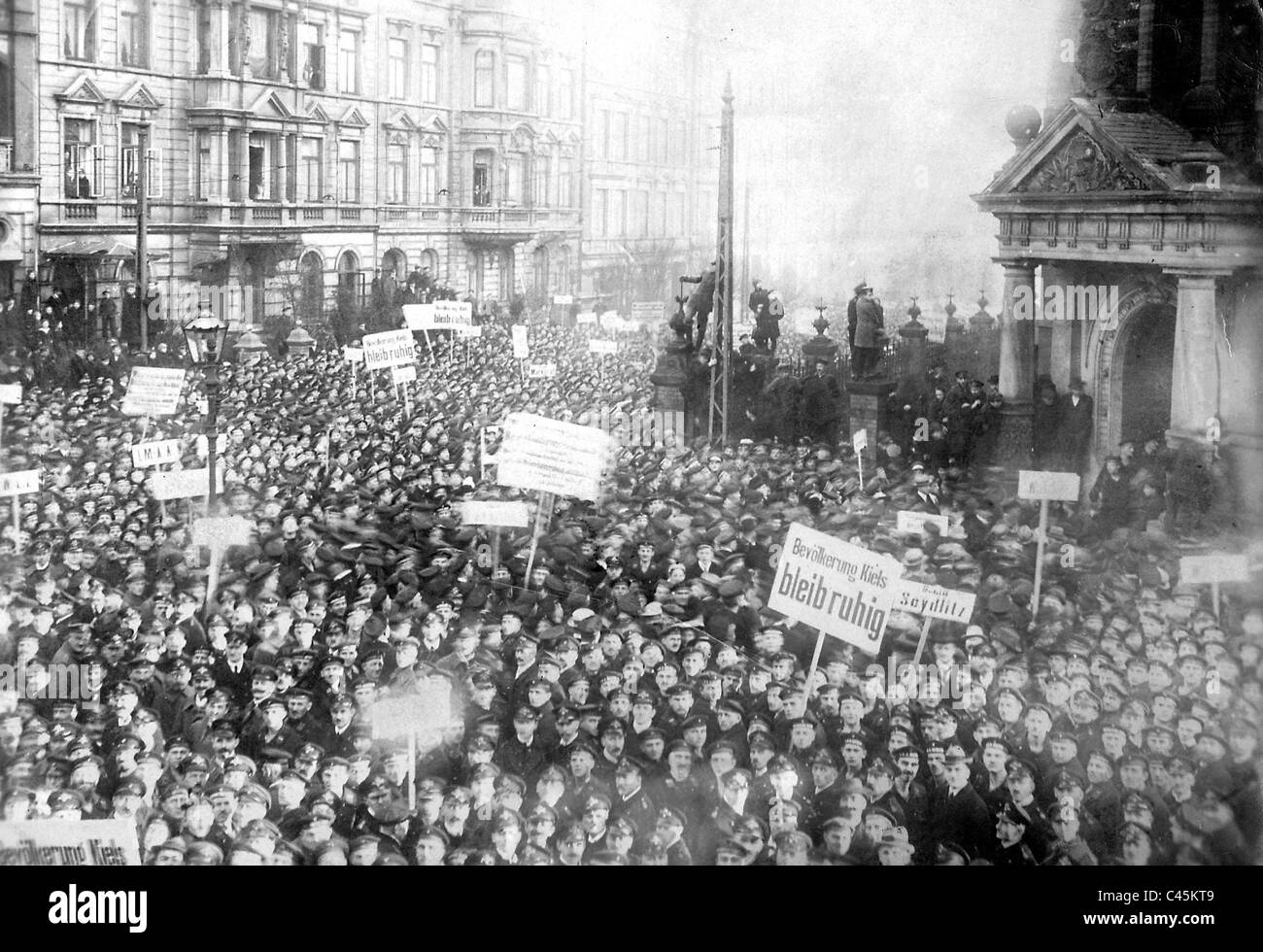 Matrosen der Tiefsee Flotte Meuterei in Kiel, 1918 Stockfotografie - Alamy