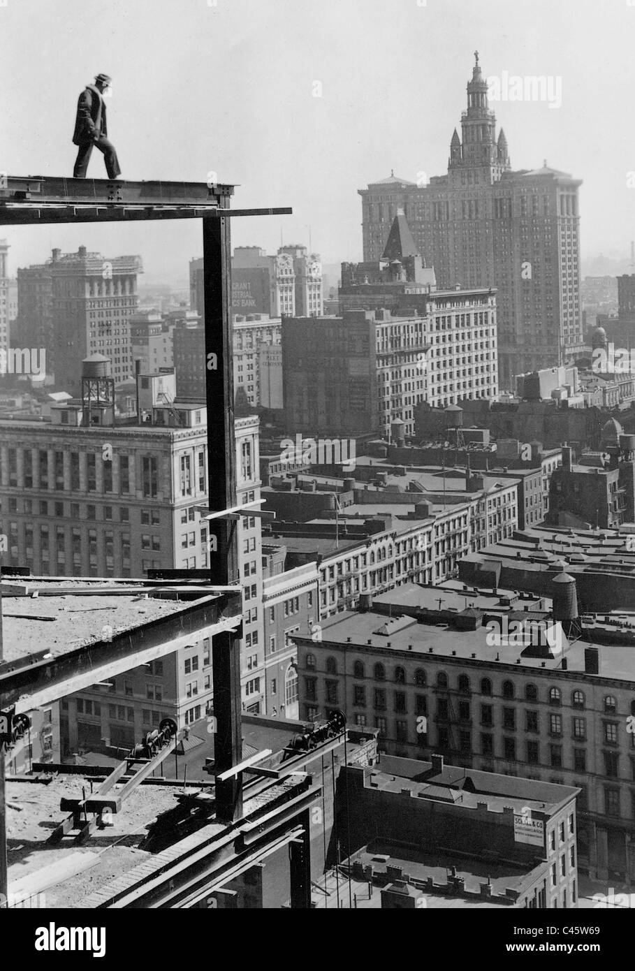 Bau eines Wolkenkratzers in New York, 1928 Stockfotografie - Alamy