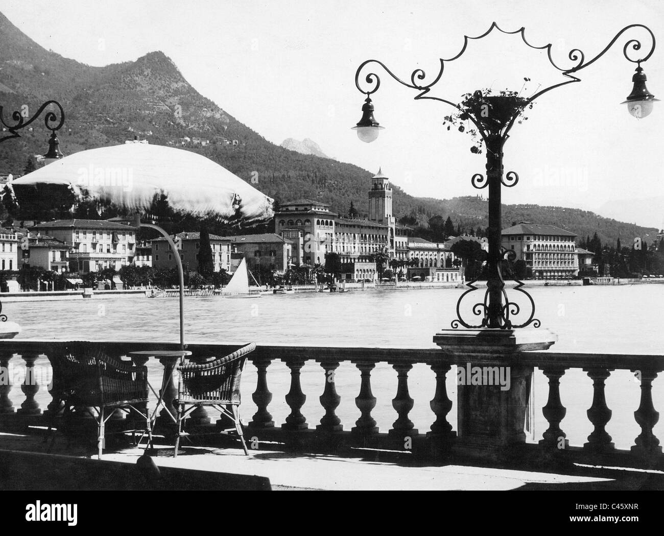 Gardone riviera on lake garda -Fotos und -Bildmaterial in hoher Auflösung – Alamy