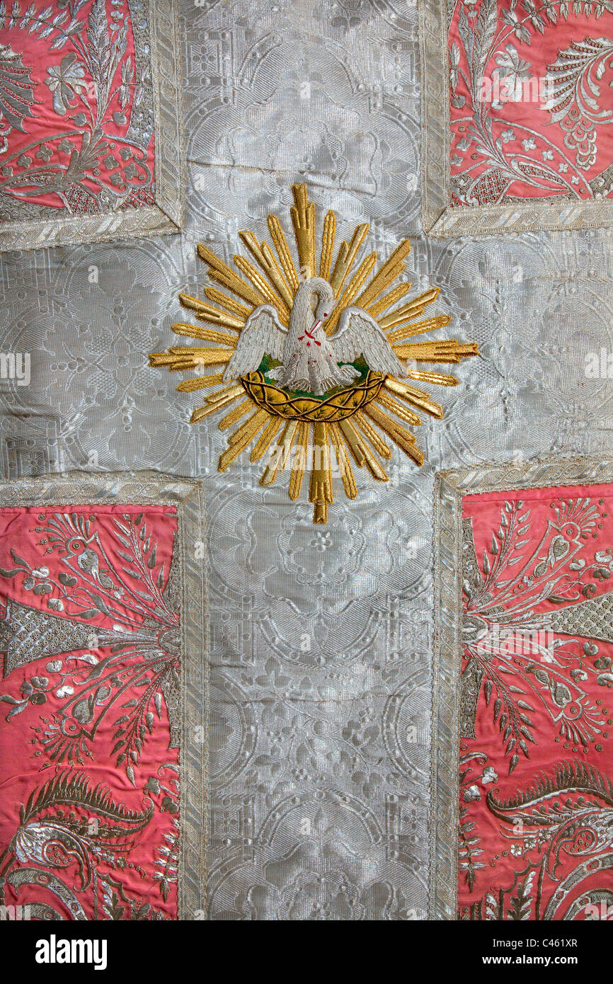 Kreuz aus Gewand - Pelikan - Symbol für Jesus Angebot - Slowakei ...