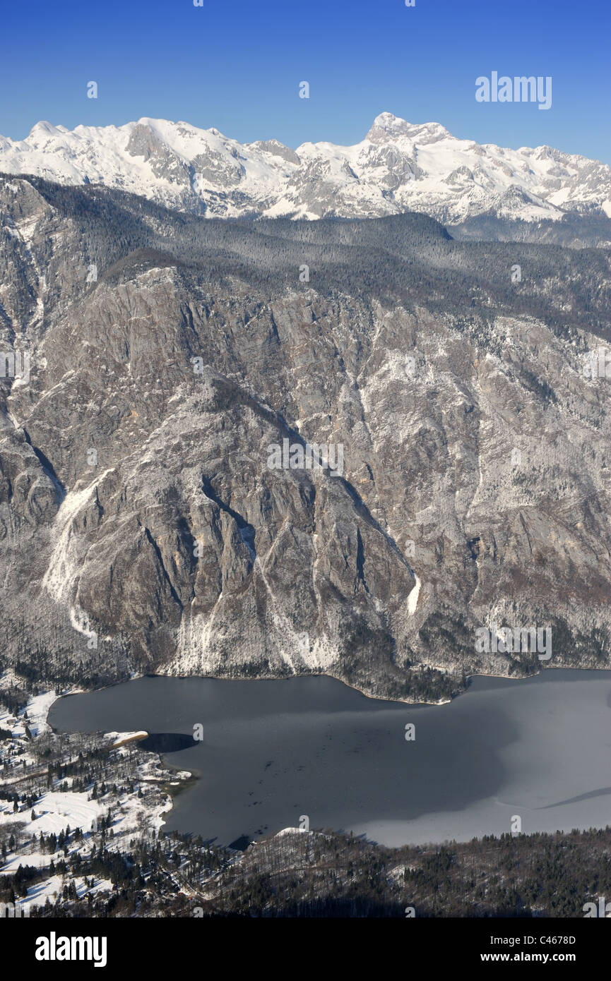 Blick auf Berg Triglav und Bohinj-See aus der Vogel Skizentrum im ...