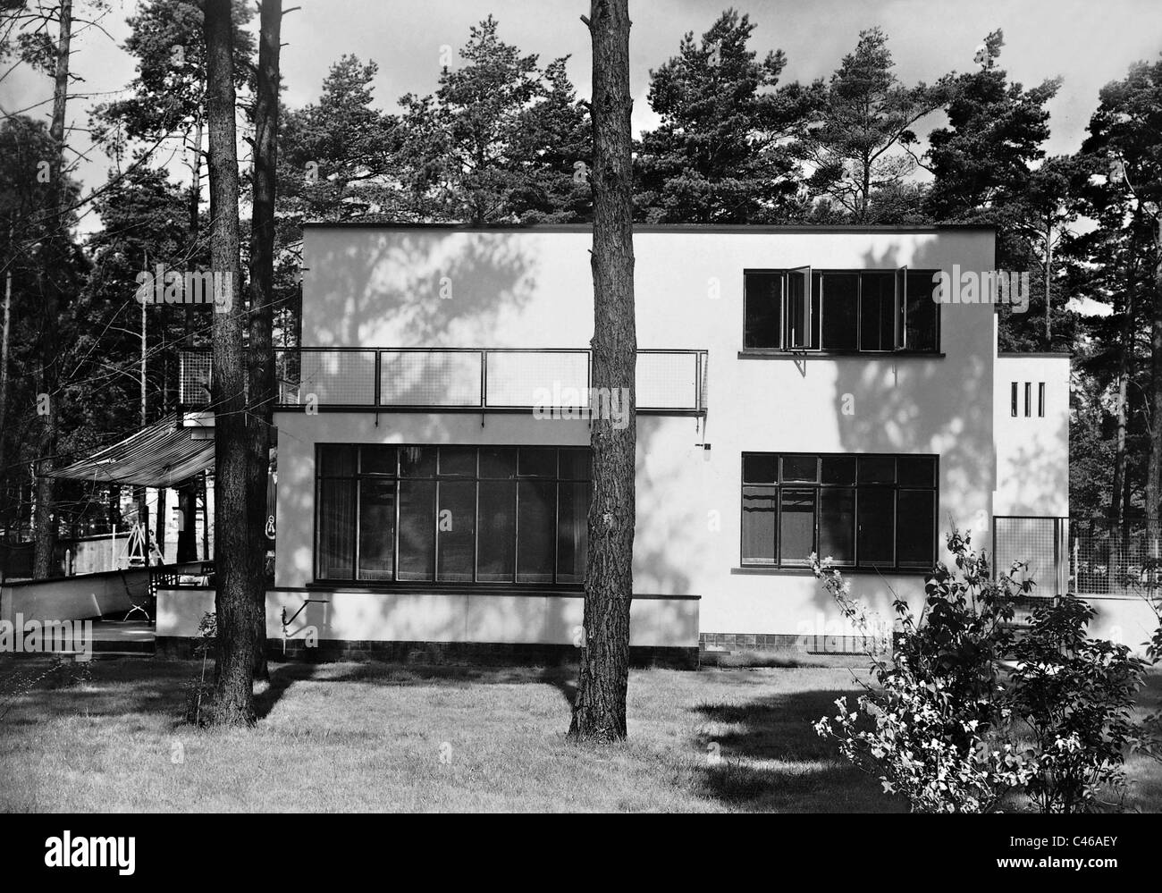 Gropiushaus Schwarzweiß-Stockfotos und -bilder - Alamy