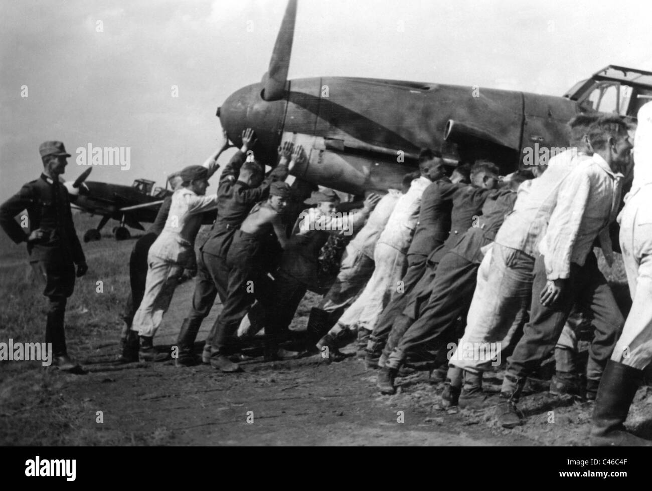 Zweiter Weltkrieg: Militärische Flugplätze an der Ostfront ...
