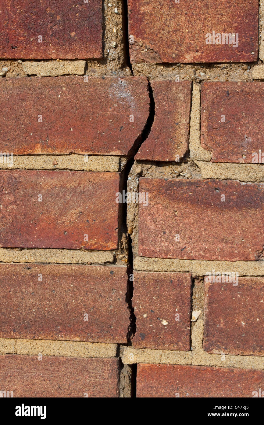 Crack Wall Subsidence Stockfotos und -bilder Kaufen - Alamy