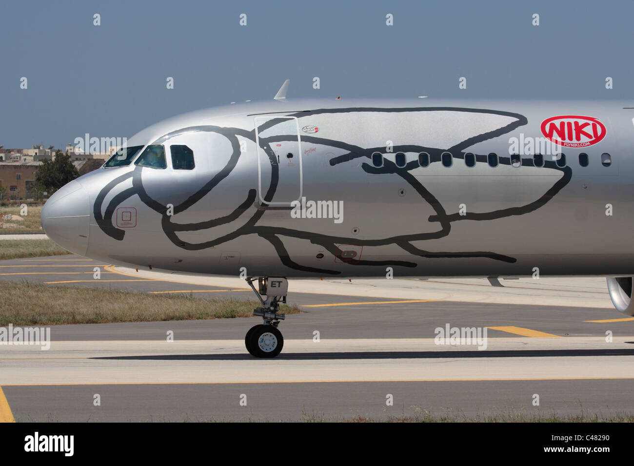 Flugzeug auf dem boden -Fotos und -Bildmaterial in hoher Auflösung – Alamy