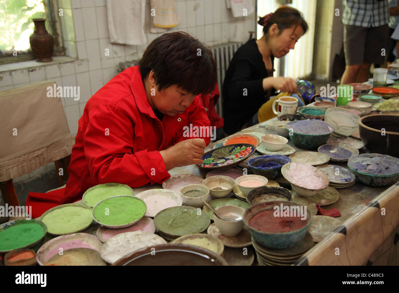 Beijing china cloisonne factory -Fotos und -Bildmaterial in hoher ...