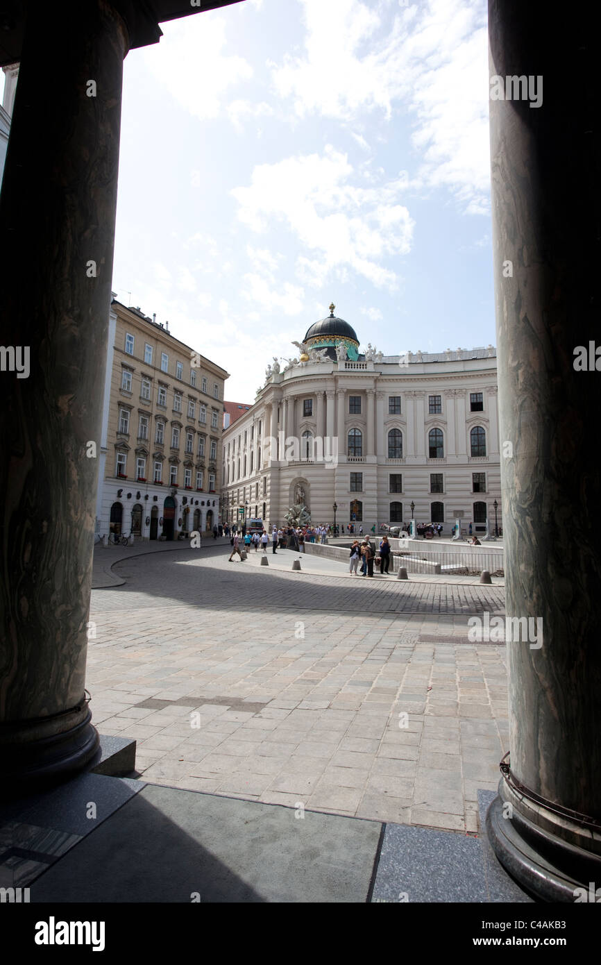 Ansicht von Raiffeisen Bank auf Platz Michaelerplatz, Wien, Österreich ...