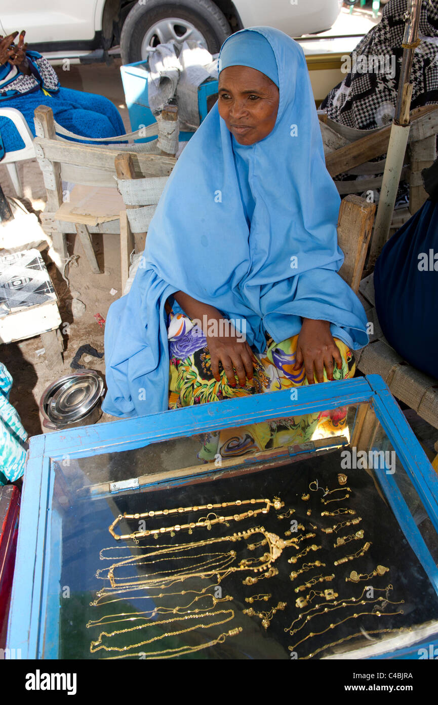 Gold market woman -Fotos und -Bildmaterial in hoher Auflösung – Alamy