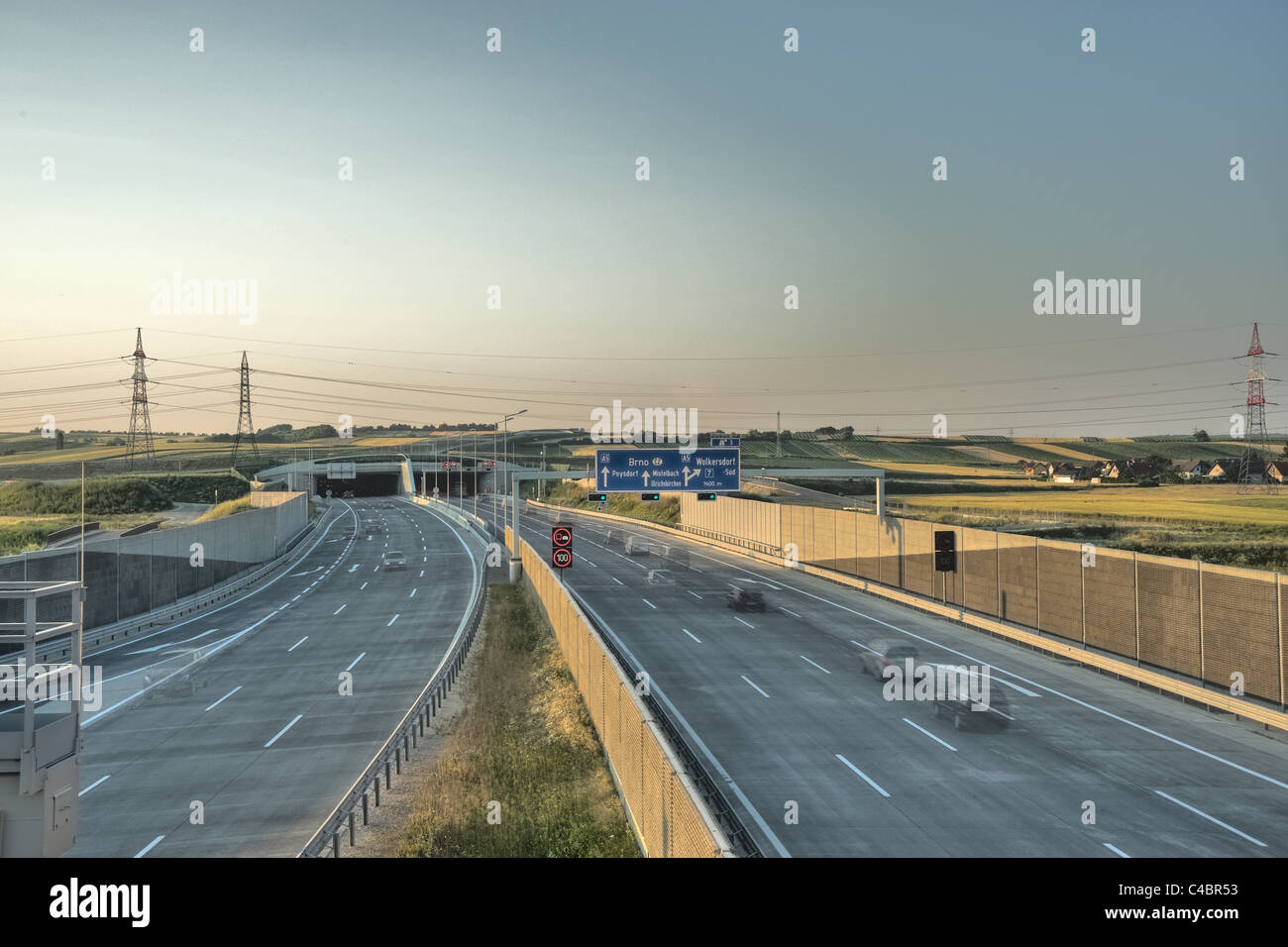 Autobahn in austria -Fotos und -Bildmaterial in hoher Auflösung – Alamy