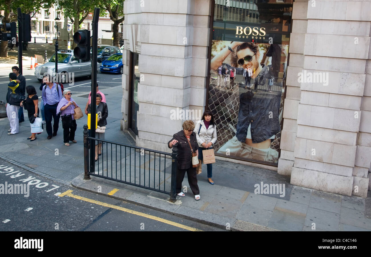 Hugo boss werbung -Fotos und -Bildmaterial in hoher Auflösung – Alamy