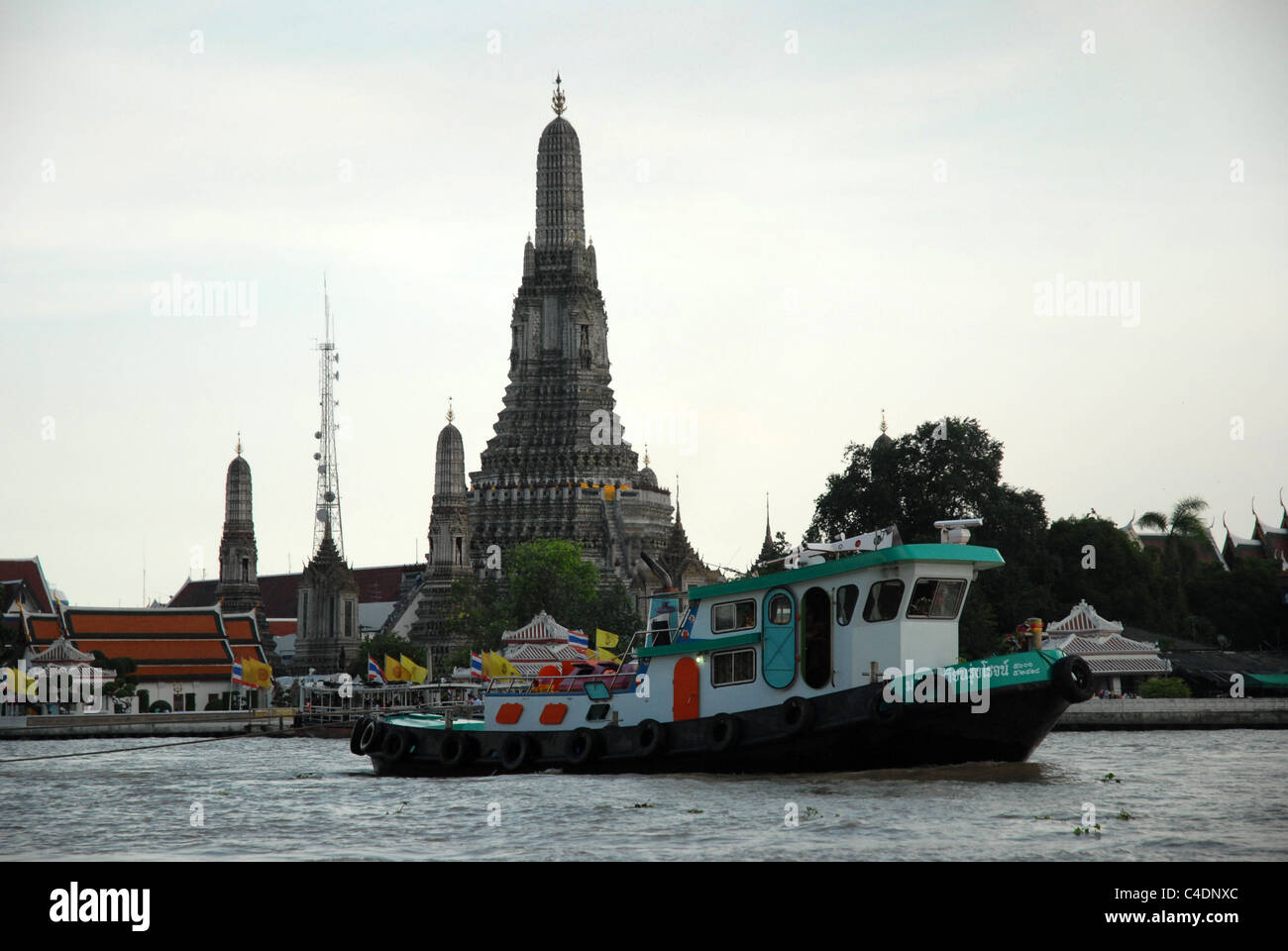 Schlepper Boot Chao Phraya Fluss Bangkok thailand Stockfotografie - Alamy