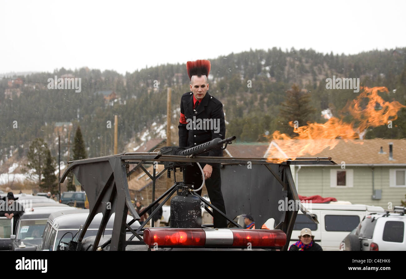 Mann als punk rocker verkleidet -Fotos und -Bildmaterial in hoher ...