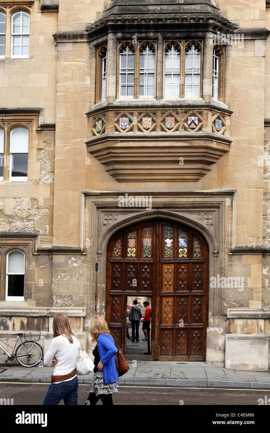 An ihrem eingangstor -Fotos und -Bildmaterial in hoher Auflösung – Alamy