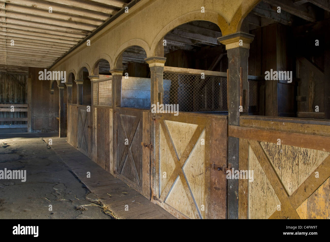 Wilder pferdestall -Fotos und -Bildmaterial in hoher Auflösung – Alamy