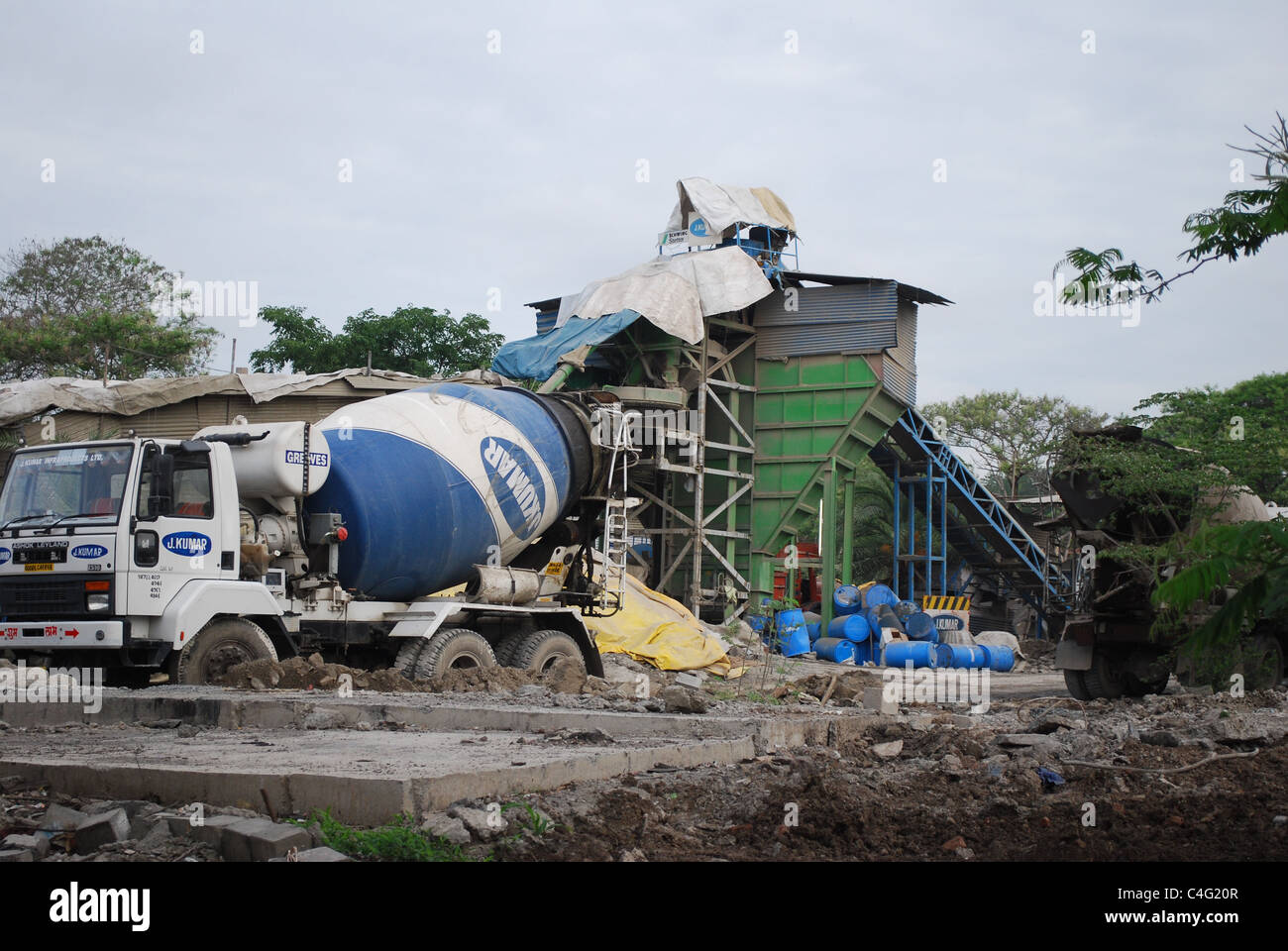 Mischer mit zement -Fotos und -Bildmaterial in hoher Auflösung – Alamy
