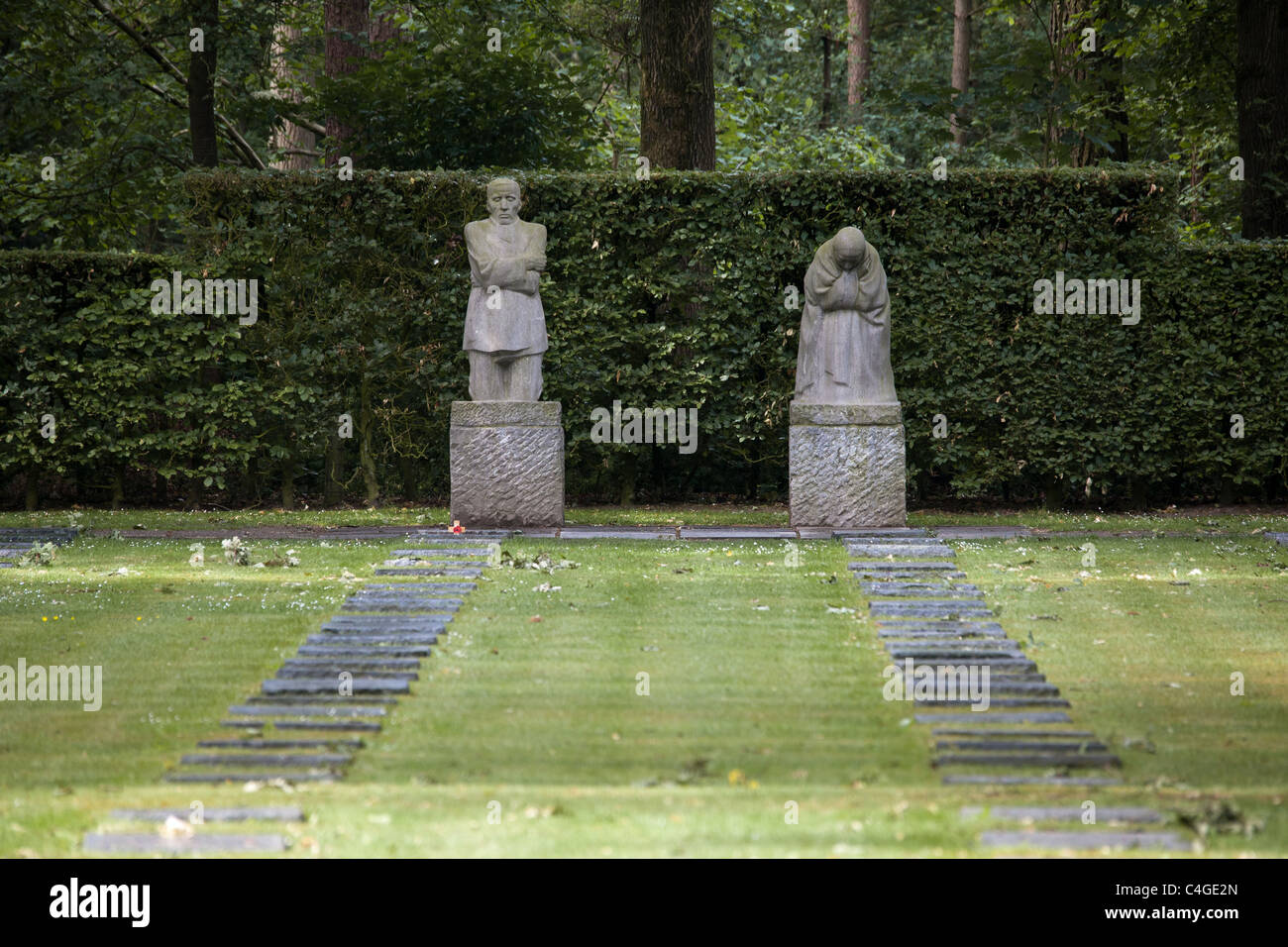 Trauernde eltern kollwitz -Fotos und -Bildmaterial in hoher Auflösung – Alamy