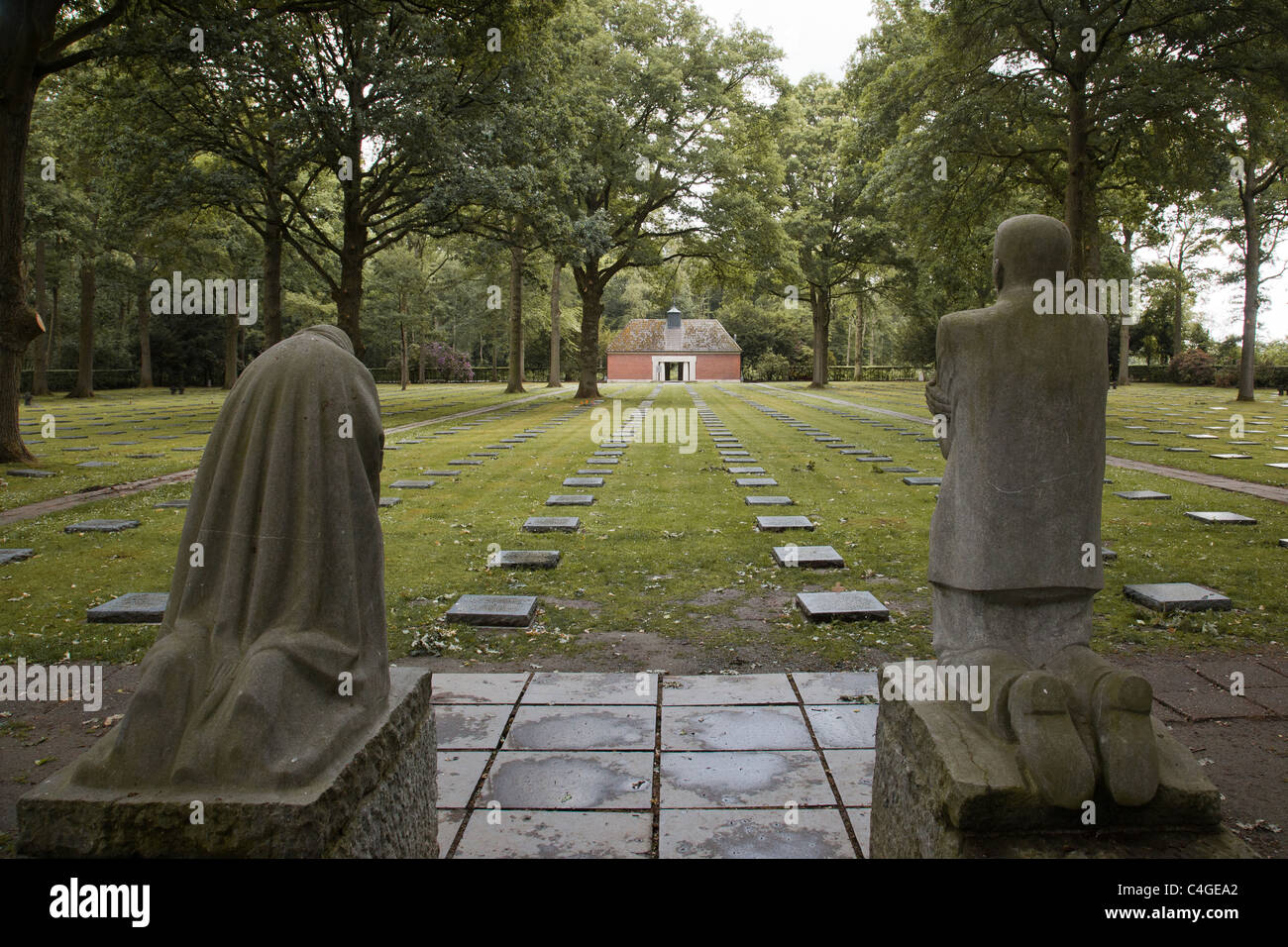 Trauernde eltern kollwitz -Fotos und -Bildmaterial in hoher Auflösung – Alamy