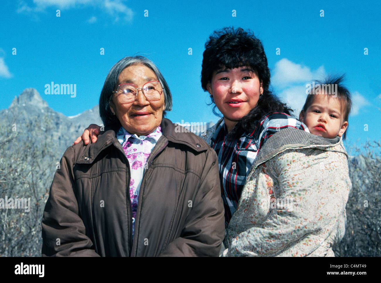 Drei Generationen dieser Familie Inupiat Eskimo Leben nördlich des ...