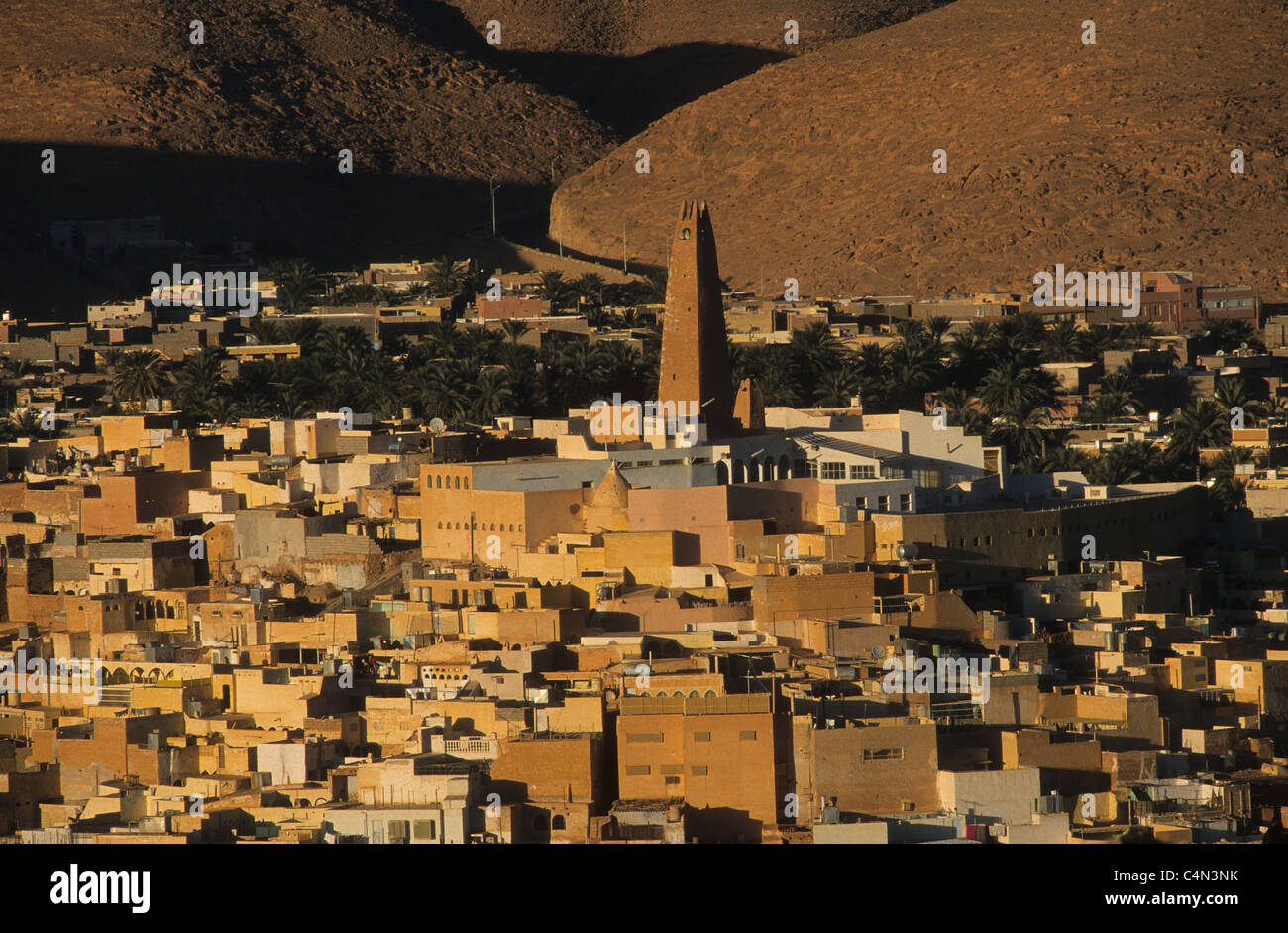 Ville de Ghardaïa Avec sa Mosquée Ghardaia eine Dthe Moschee ...
