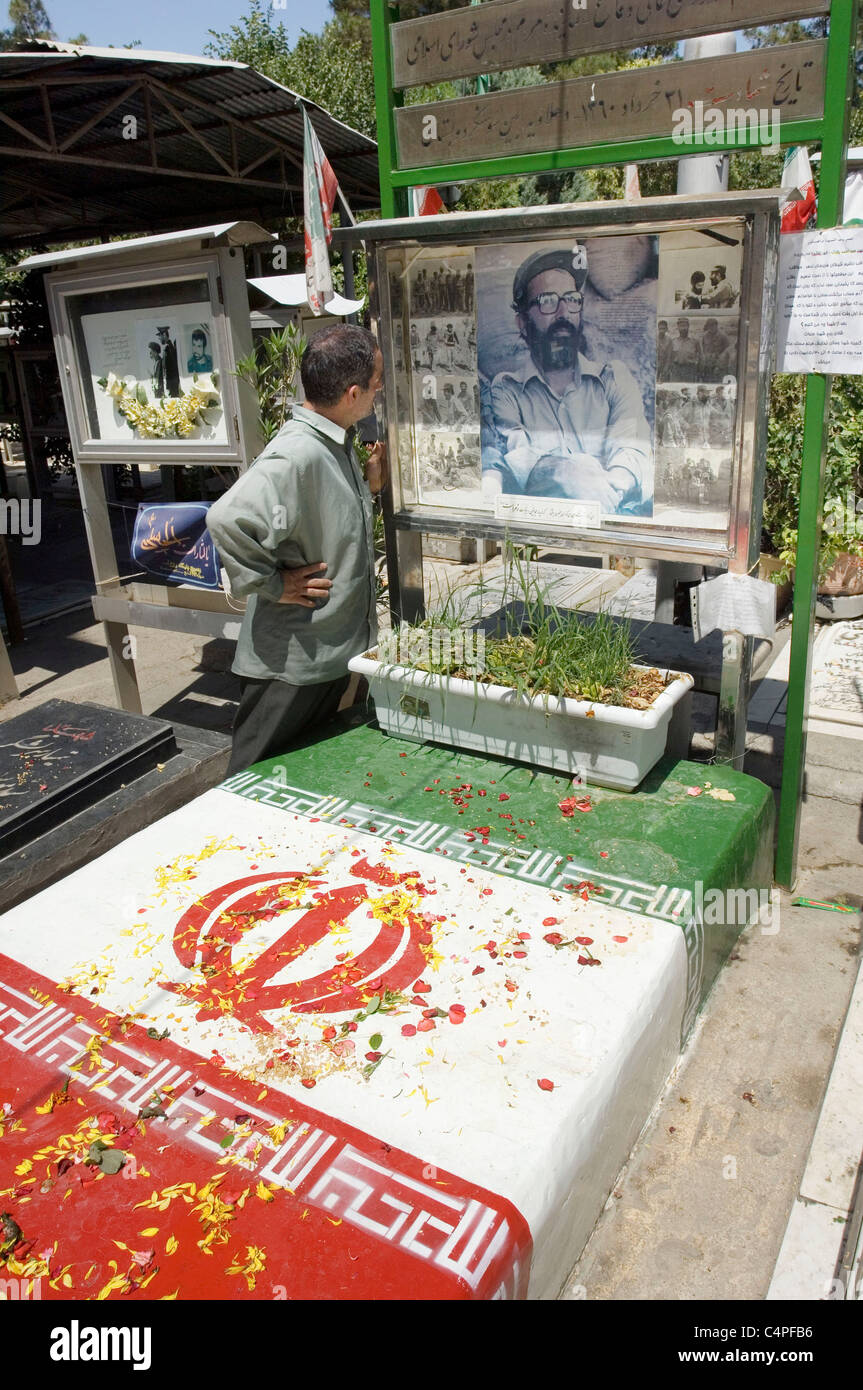 Behesht-e Zahra Friedhof, Bereich für die gefallenen Soldaten in den ...