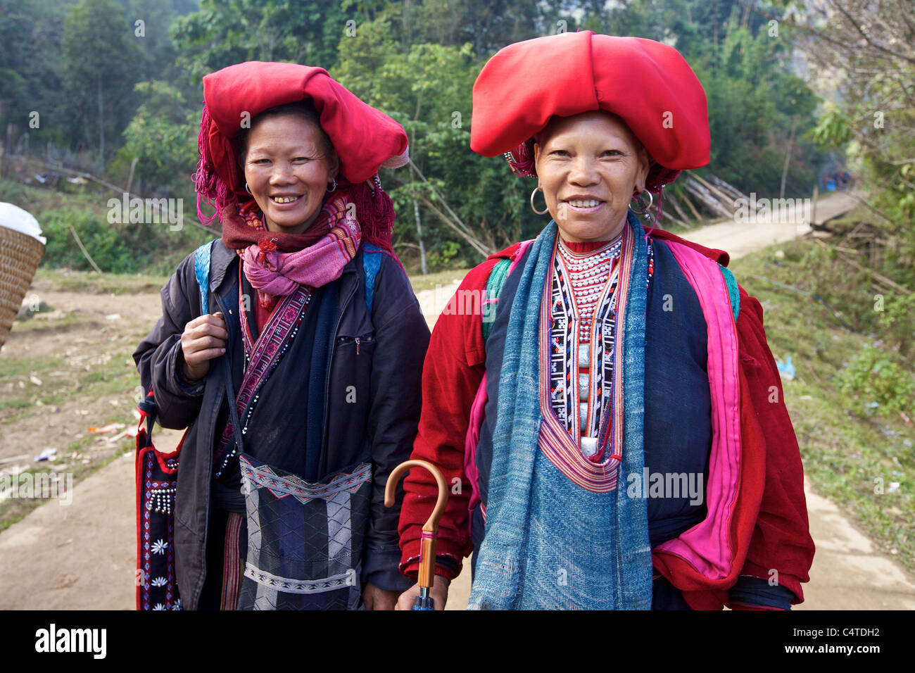 Roter dao kopfschmuck -Fotos und -Bildmaterial in hoher Auflösung – Alamy