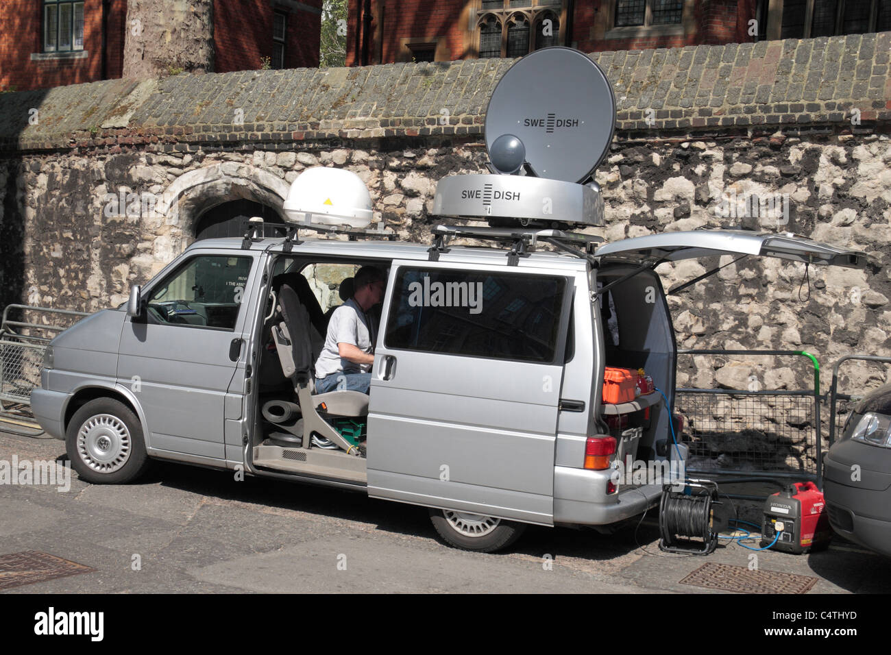 Satellite Van Stockfotos und -bilder Kaufen - Alamy