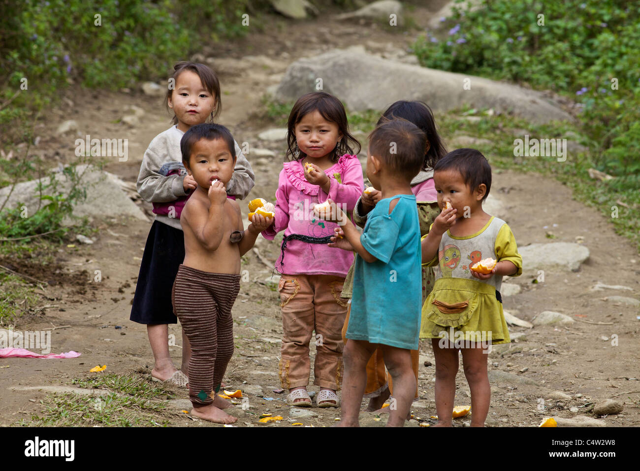 Junge vietnamesische kinder -Fotos und -Bildmaterial in hoher Auflösung ...