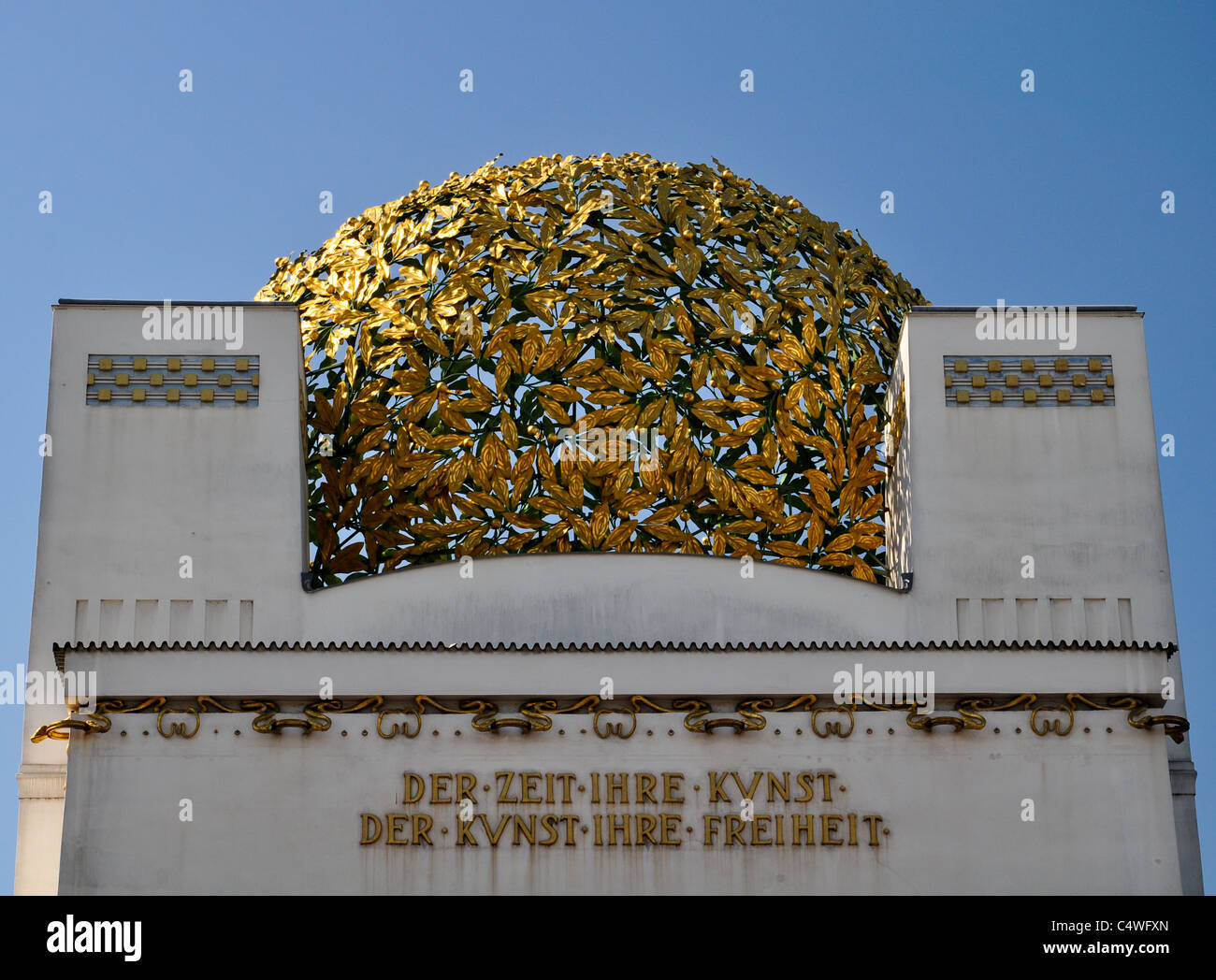 Goldene Jugendstil Kuppel des "Sezession" Museums in Wien ...
