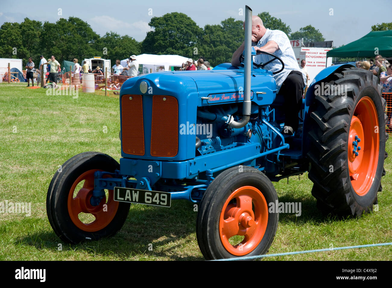Power fordson major tractor -Fotos und -Bildmaterial in hoher Auflösung ...