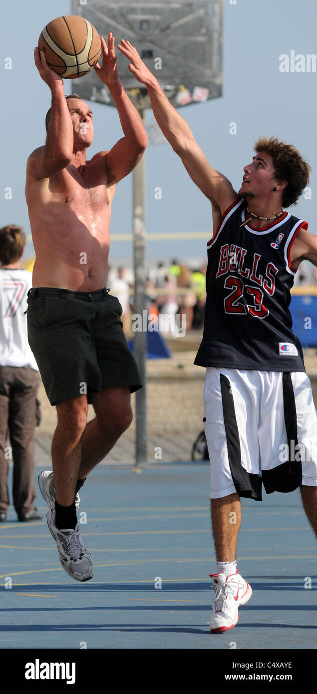 Basketball am strand -Fotos und -Bildmaterial in hoher Auflösung – Alamy