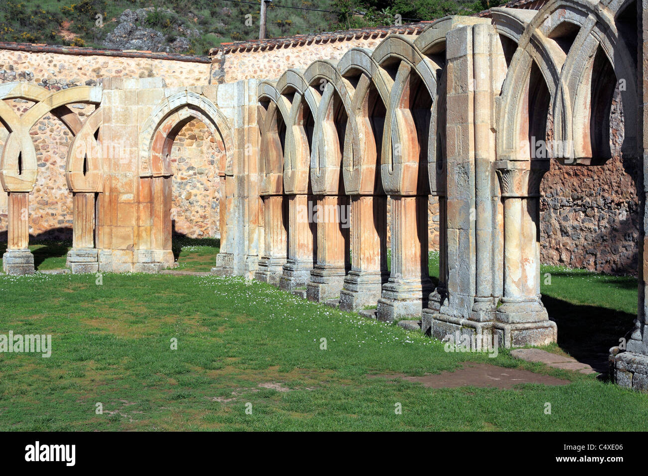 Romanische Kirche von San Juan de Duero (12. Jahrhundert), Soria ...