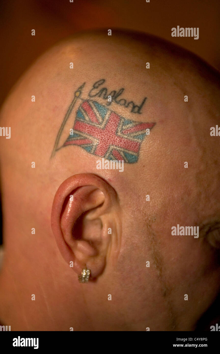 Nationalist tattoo -Fotos und -Bildmaterial in hoher Auflösung – Alamy