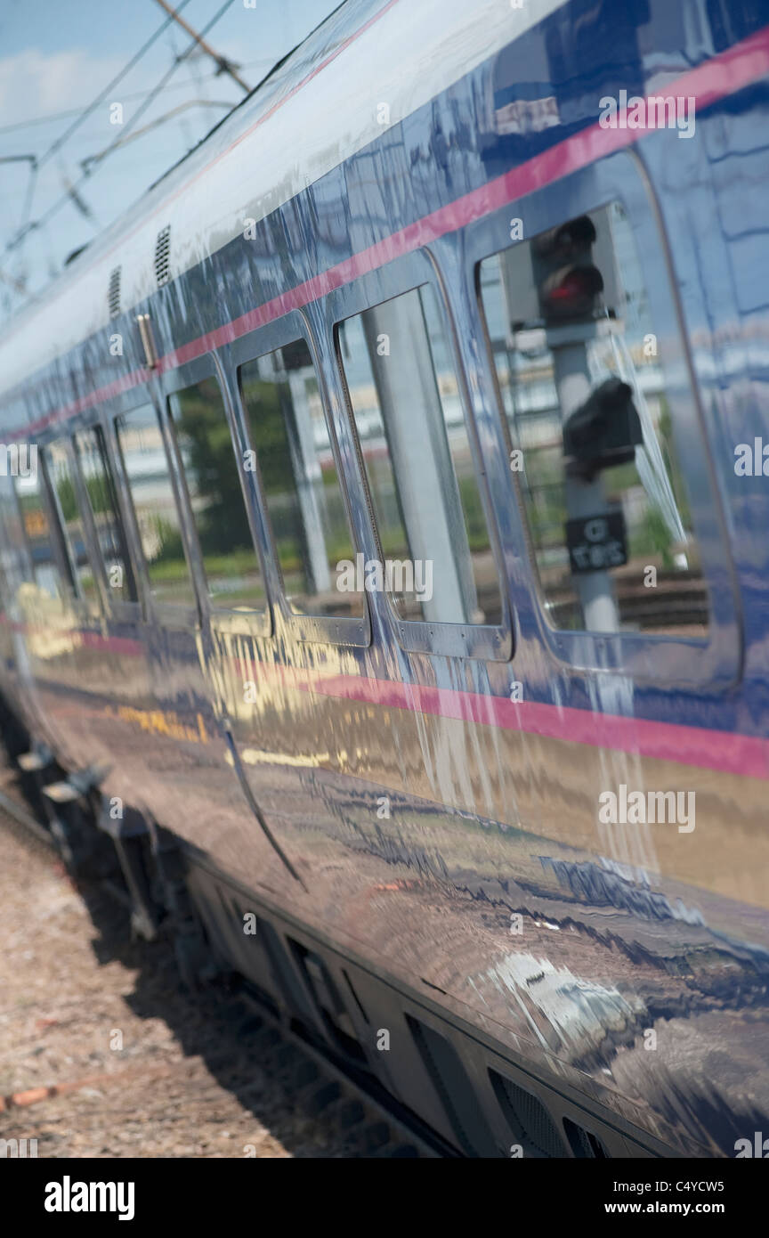 Seitenansicht zugwagen -Fotos und -Bildmaterial in hoher Auflösung – Alamy