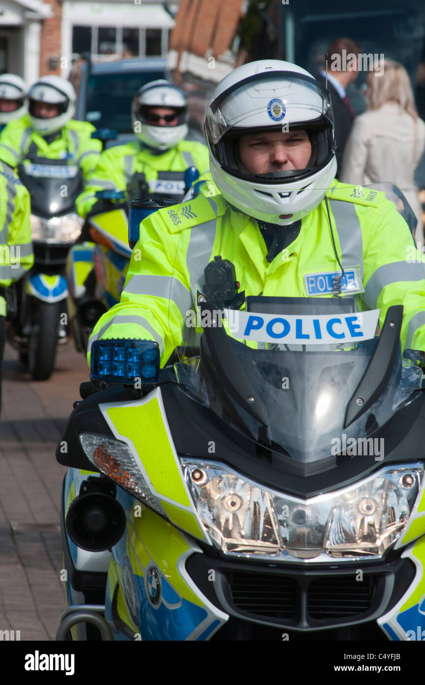 Britische polizeimotorräder -Fotos und -Bildmaterial in hoher Auflösung ...