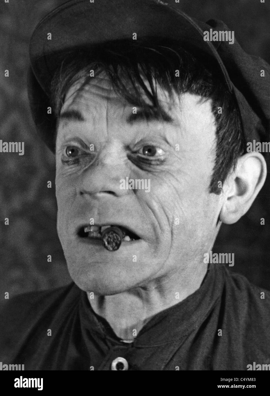 The comedian karl valentin -Fotos und -Bildmaterial in hoher Auflösung ...