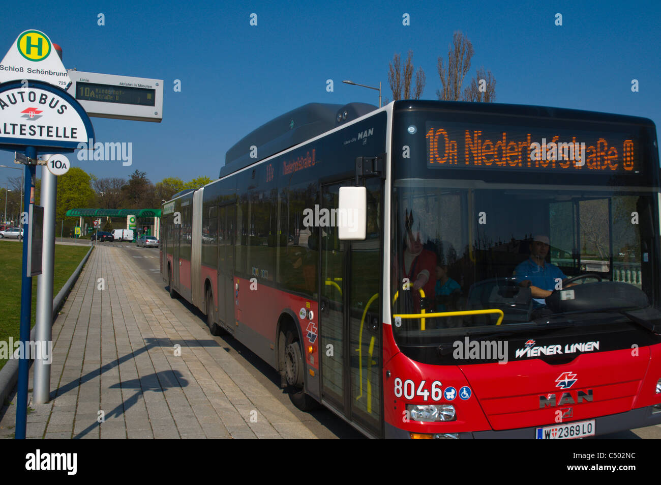 Vienna transportation people bus -Fotos und -Bildmaterial in hoher ...