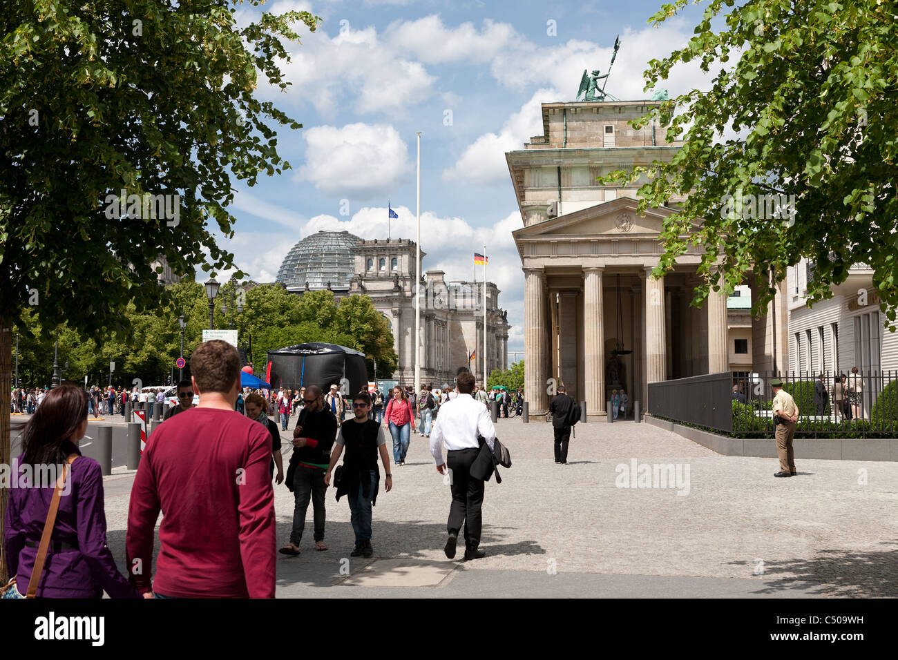 Brandenburger tor reichstag -Fotos und -Bildmaterial in hoher Auflösung ...