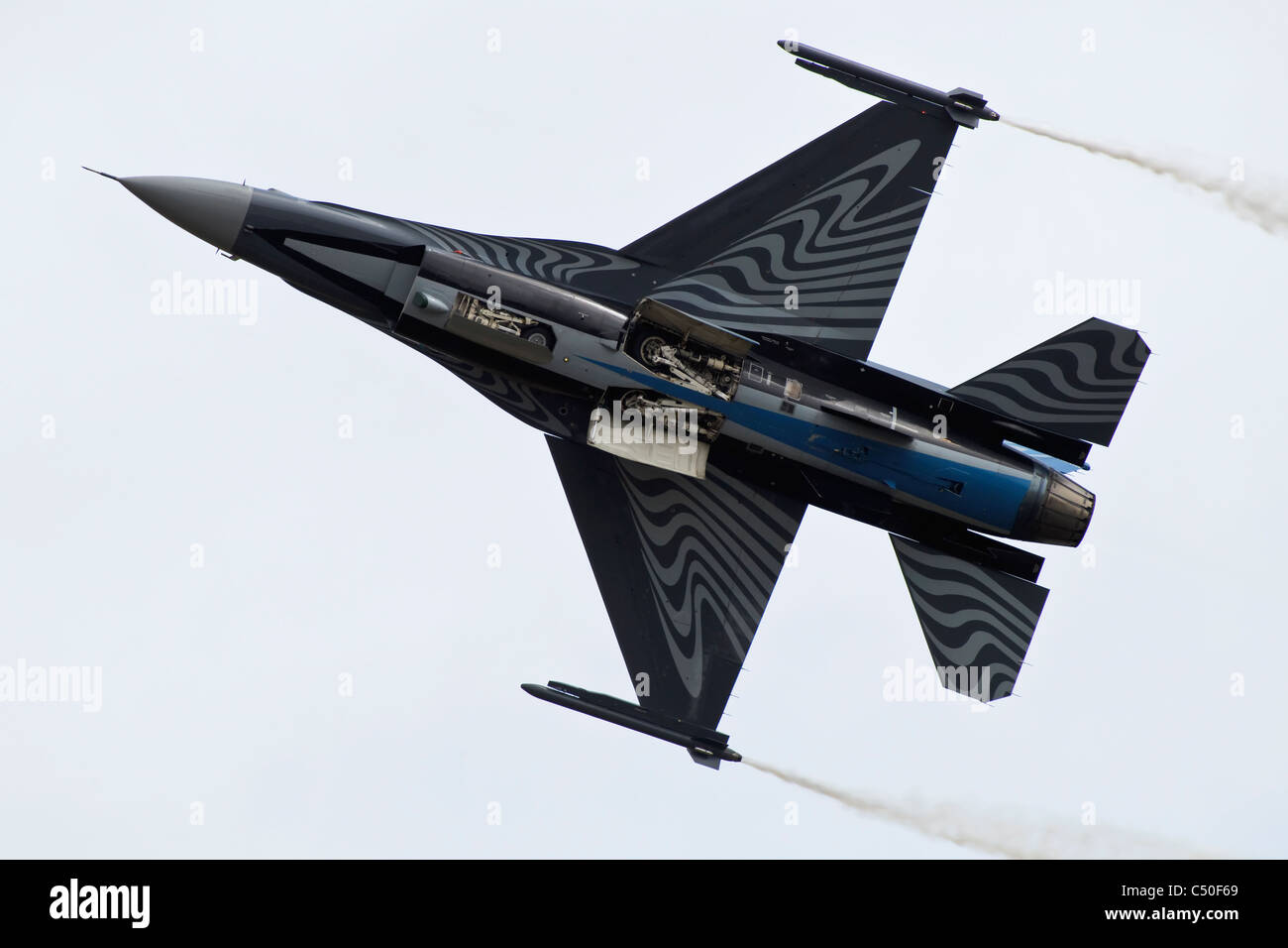 Pilot belgian air force f16 -Fotos und -Bildmaterial in hoher Auflösung ...