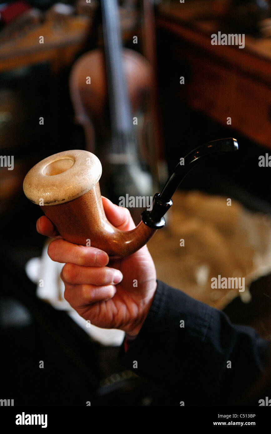 Person, die Pfeife Stockfotografie - Alamy