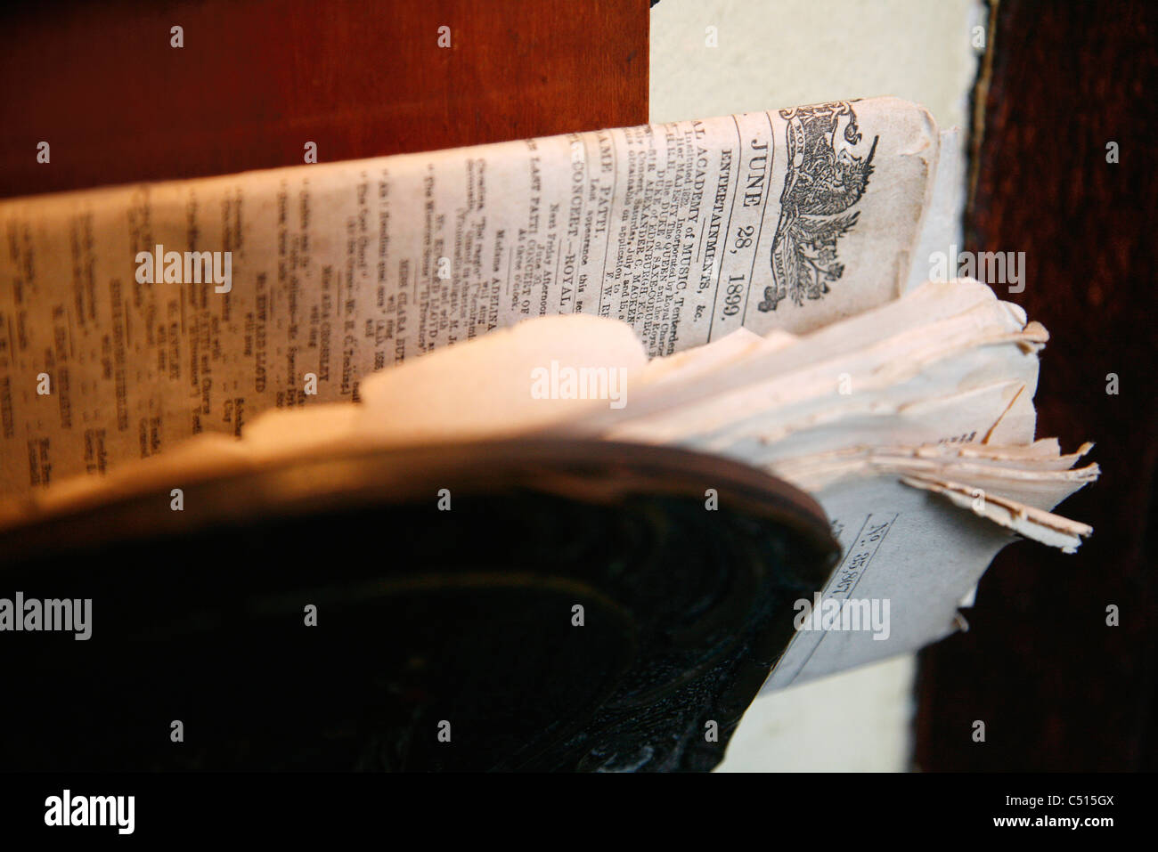 Alte schrift zeitung -Fotos und -Bildmaterial in hoher Auflösung – Alamy