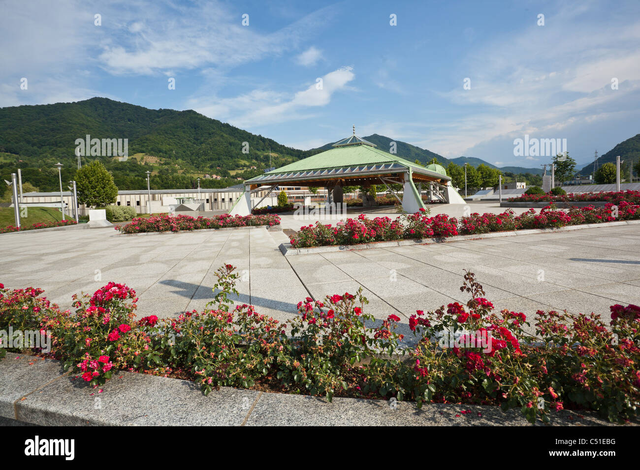 Potocari genozid denkmal -Fotos und -Bildmaterial in hoher Auflösung ...