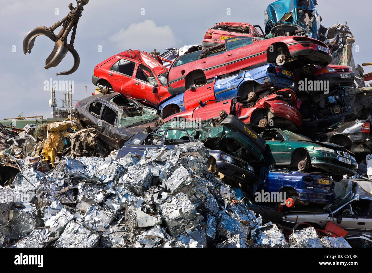 Autos zerquetschen -Fotos und -Bildmaterial in hoher Auflösung – Alamy