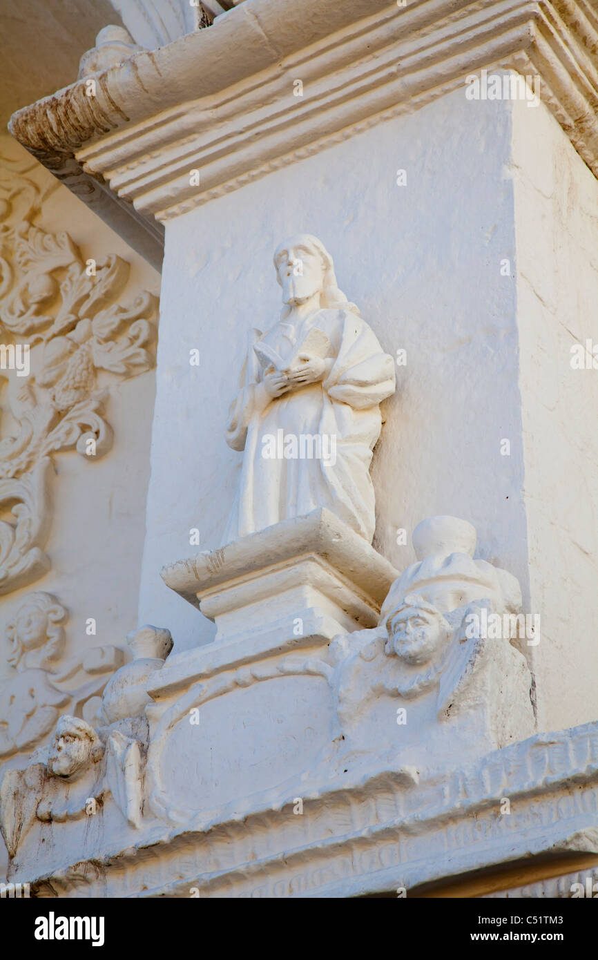 Statue an der Fassade der Iglesia De la Immaculada Concepcion, Yanque ...
