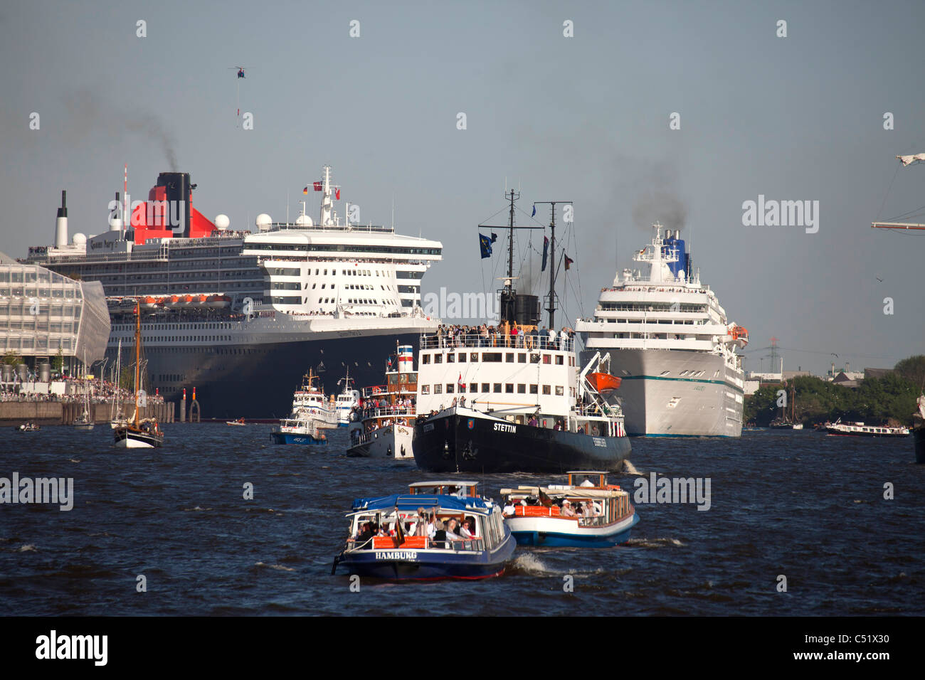 Parade der Abfahrt der Schiffe und Segelboote, Hafengeburtstag oder ...