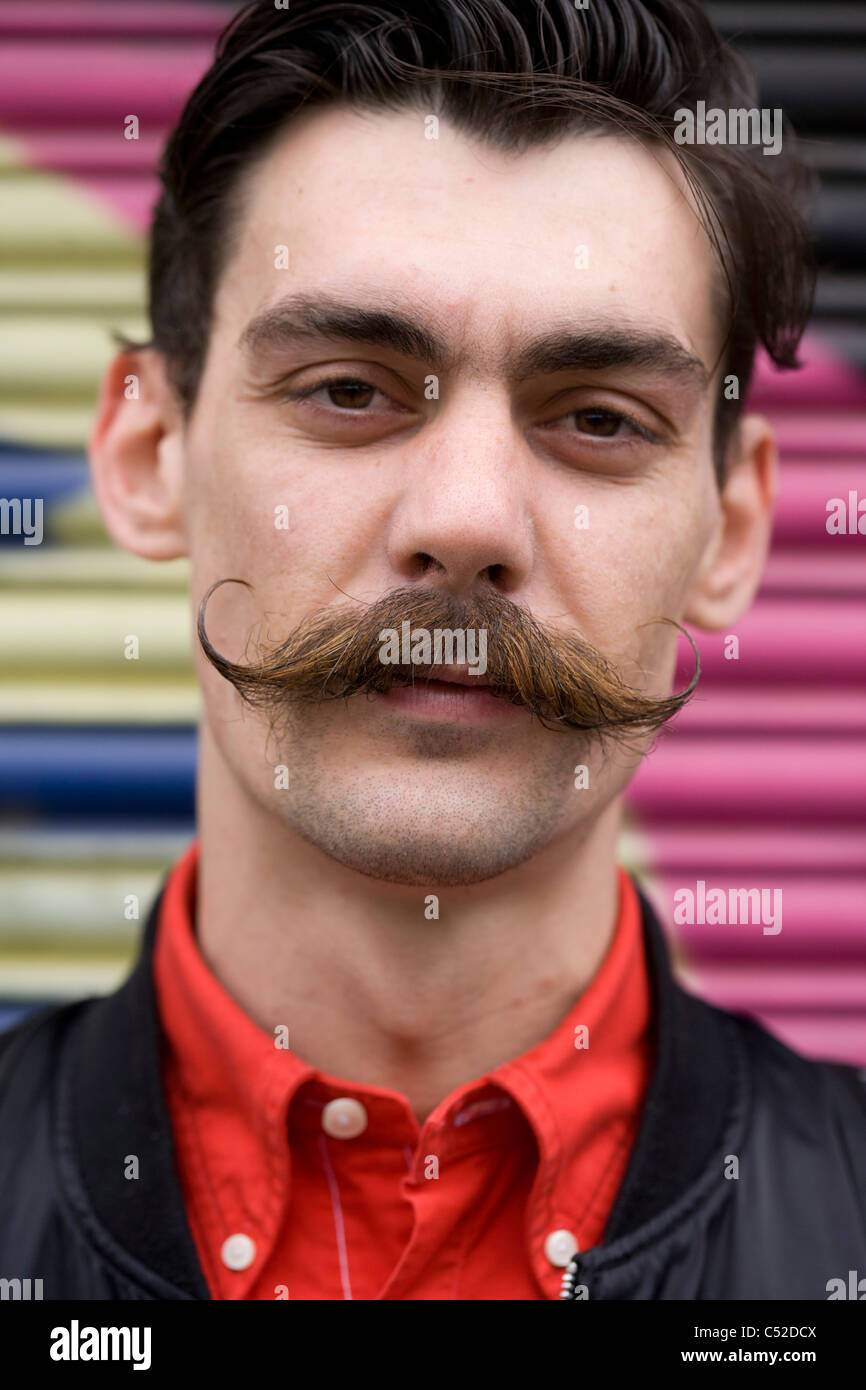 Hat schnurrbart -Fotos und -Bildmaterial in hoher Auflösung – Alamy