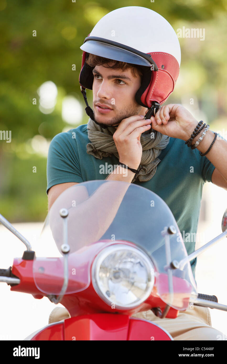 Helm Vertikal Stockfotos und -bilder Kaufen - Alamy