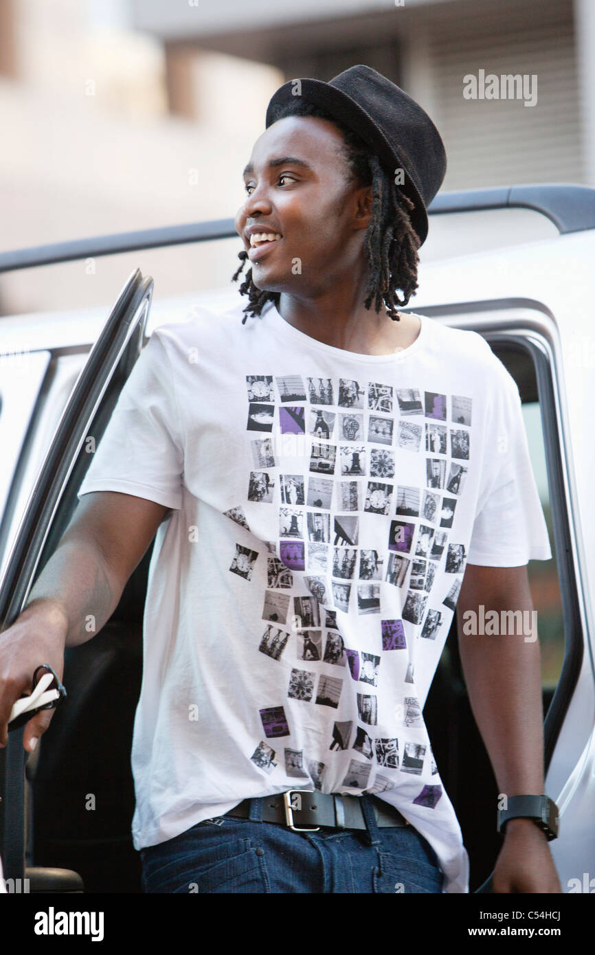 Aus Dem Auto Steigen Stockfotos und -bilder Kaufen - Alamy