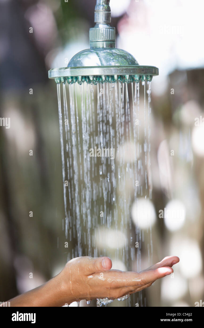 Hand Unter Dem Kopf Stockfotos und -bilder Kaufen - Alamy