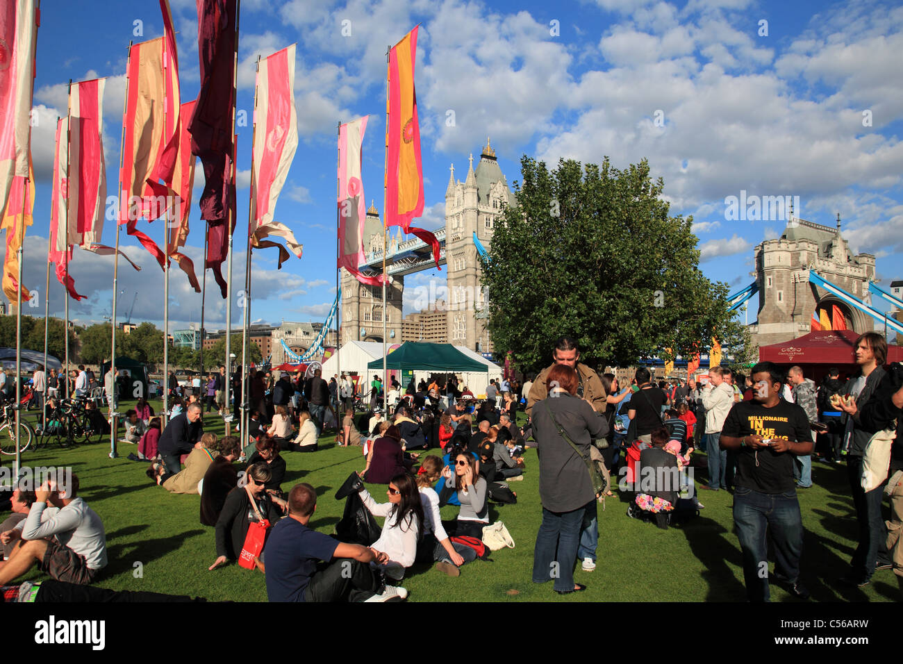 Thames festival turm -Fotos und -Bildmaterial in hoher Auflösung – Alamy
